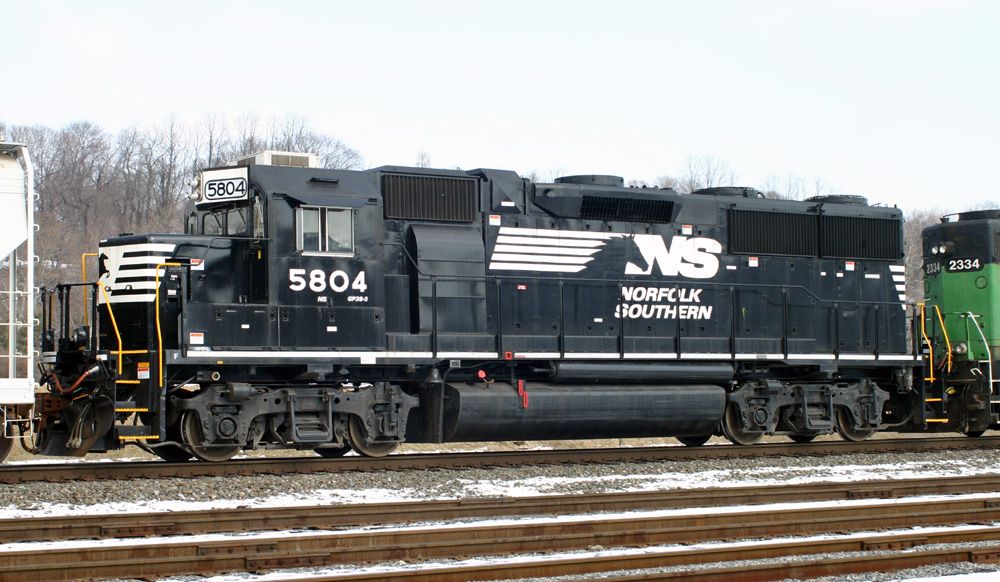 NS 5804, a rebuilt GP38-3,
